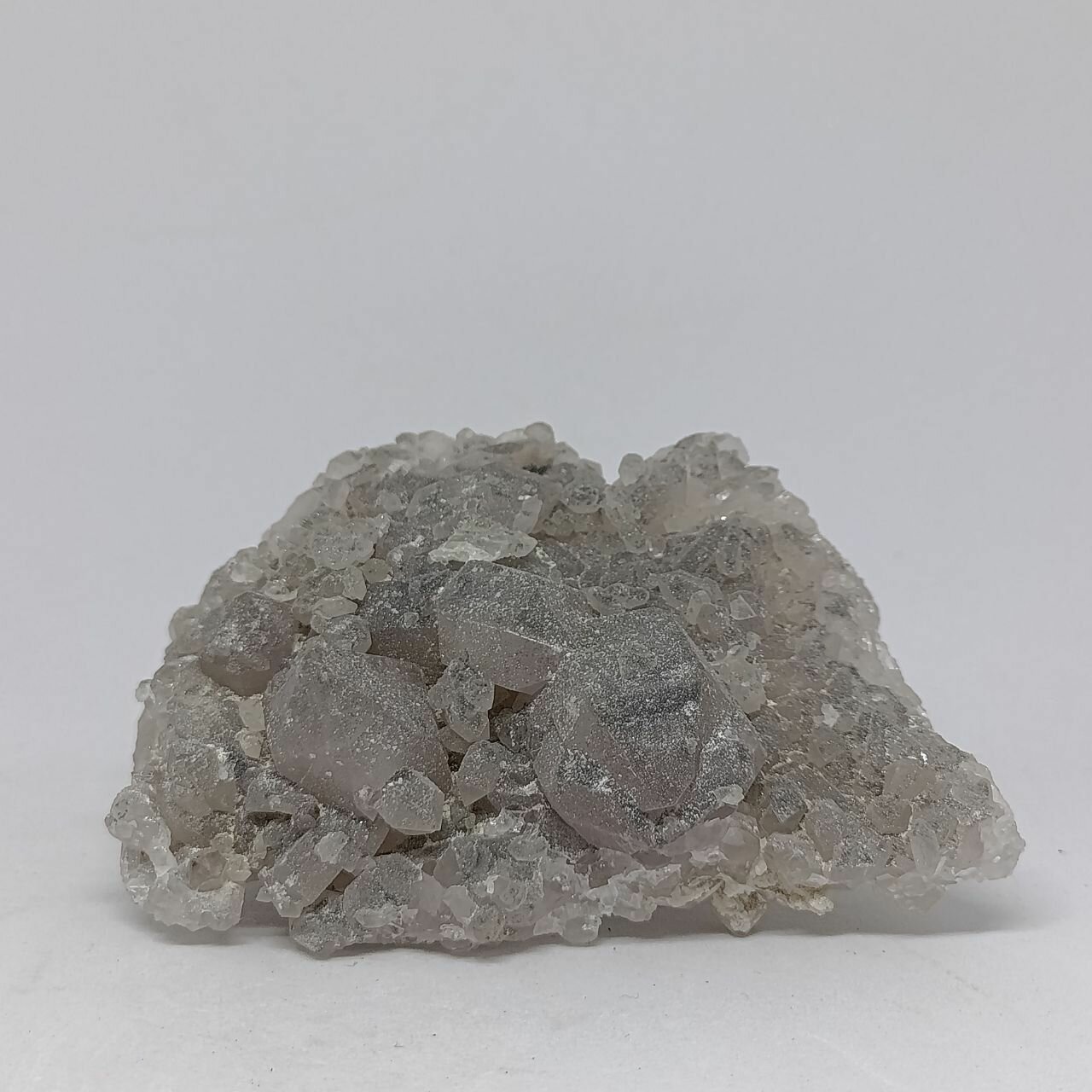 Сросток кристаллов аметистового кварца 8,6 см, натуральный, Россия