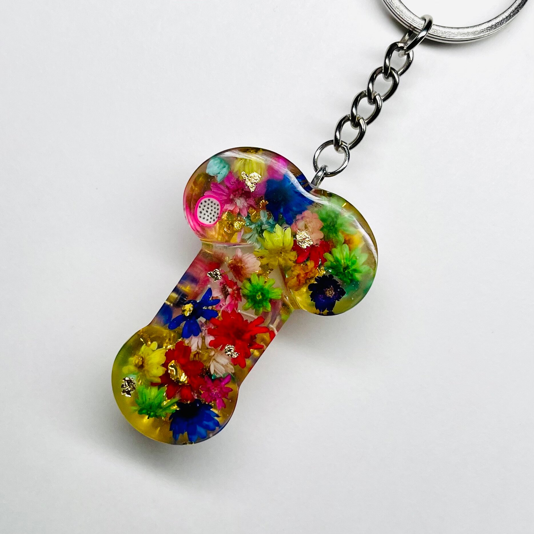 Креативный брелок в форме пениса, инкрустированный сухоцветами и декоративными камнями EVTUSHENKO ART.