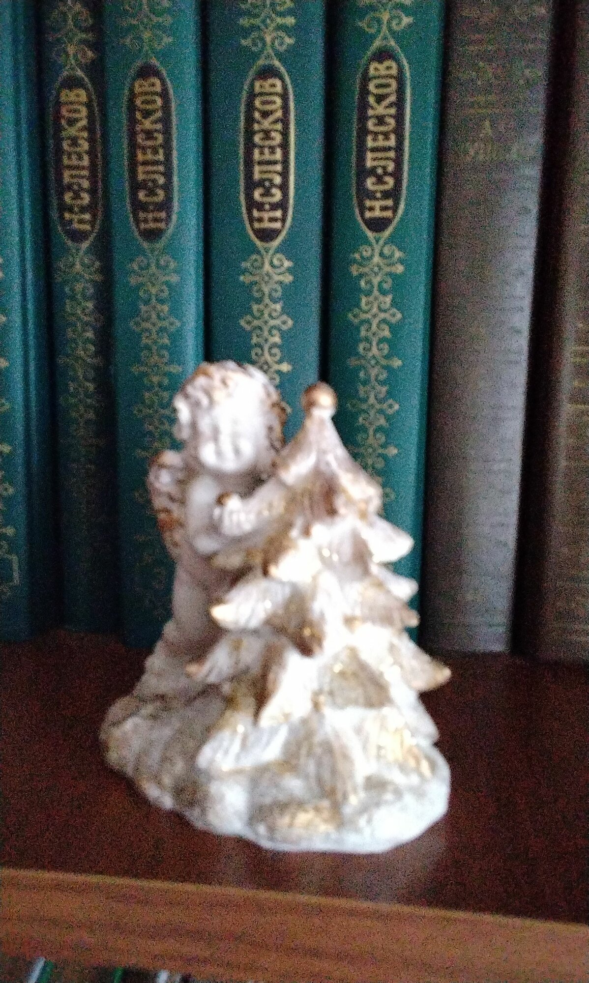 Статуэтка/Рождественский Ангел с елочкой/12 см высота