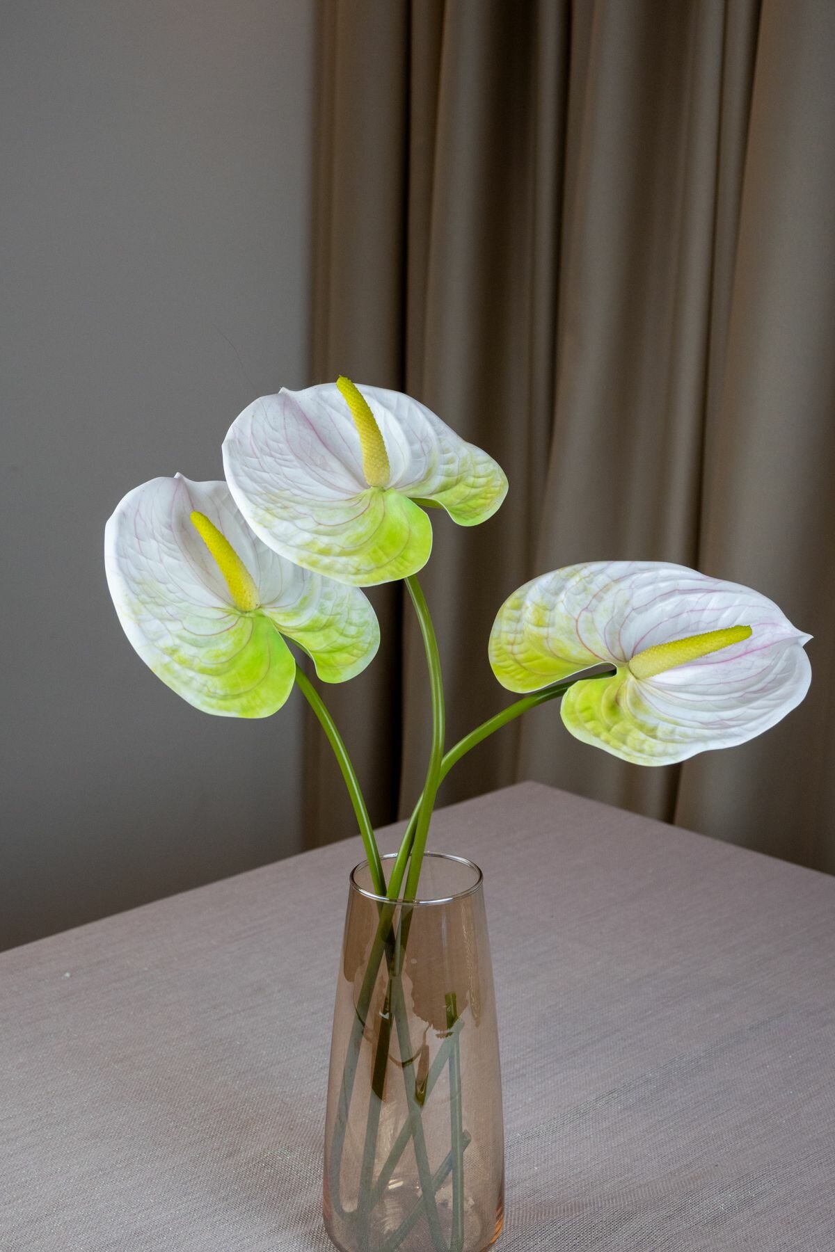 Искусственные цветы для декора Антуриум бело-зеленый флористический 3 шт 65 см