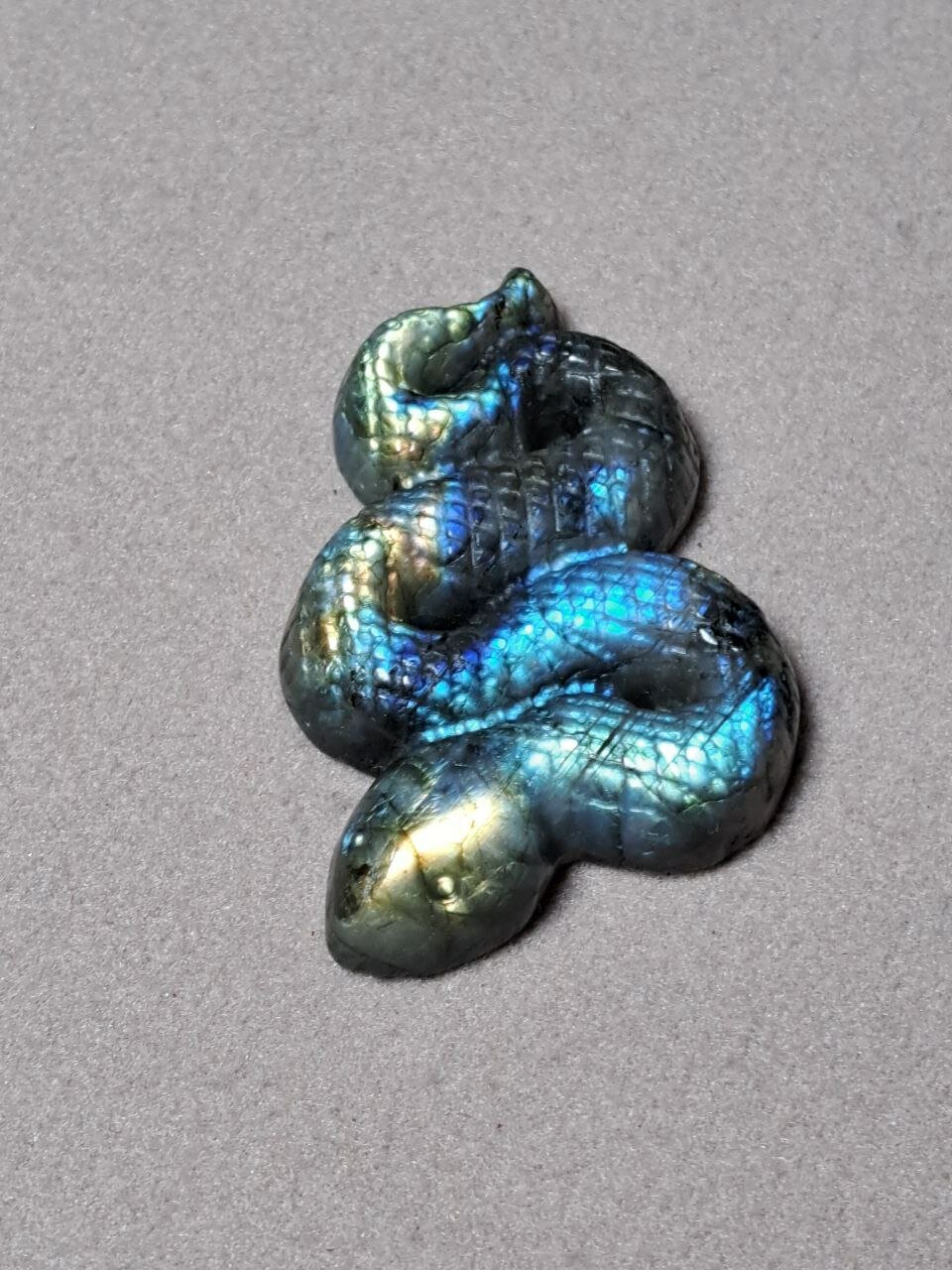 Фигурка змея, лабрадор, натуральный камень, декор для дома, для интерьера, талисман, оберег, амулет, сувенир, 30 гр