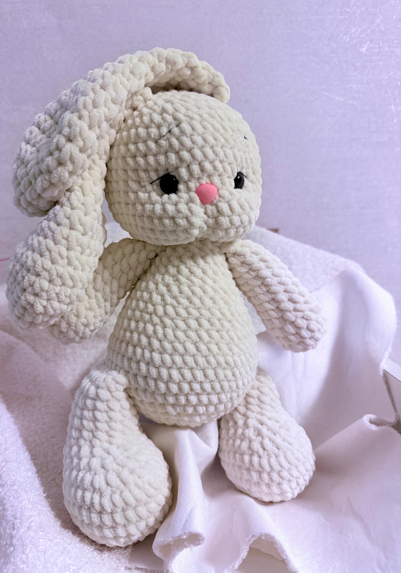 Вязаная игрушка зайка