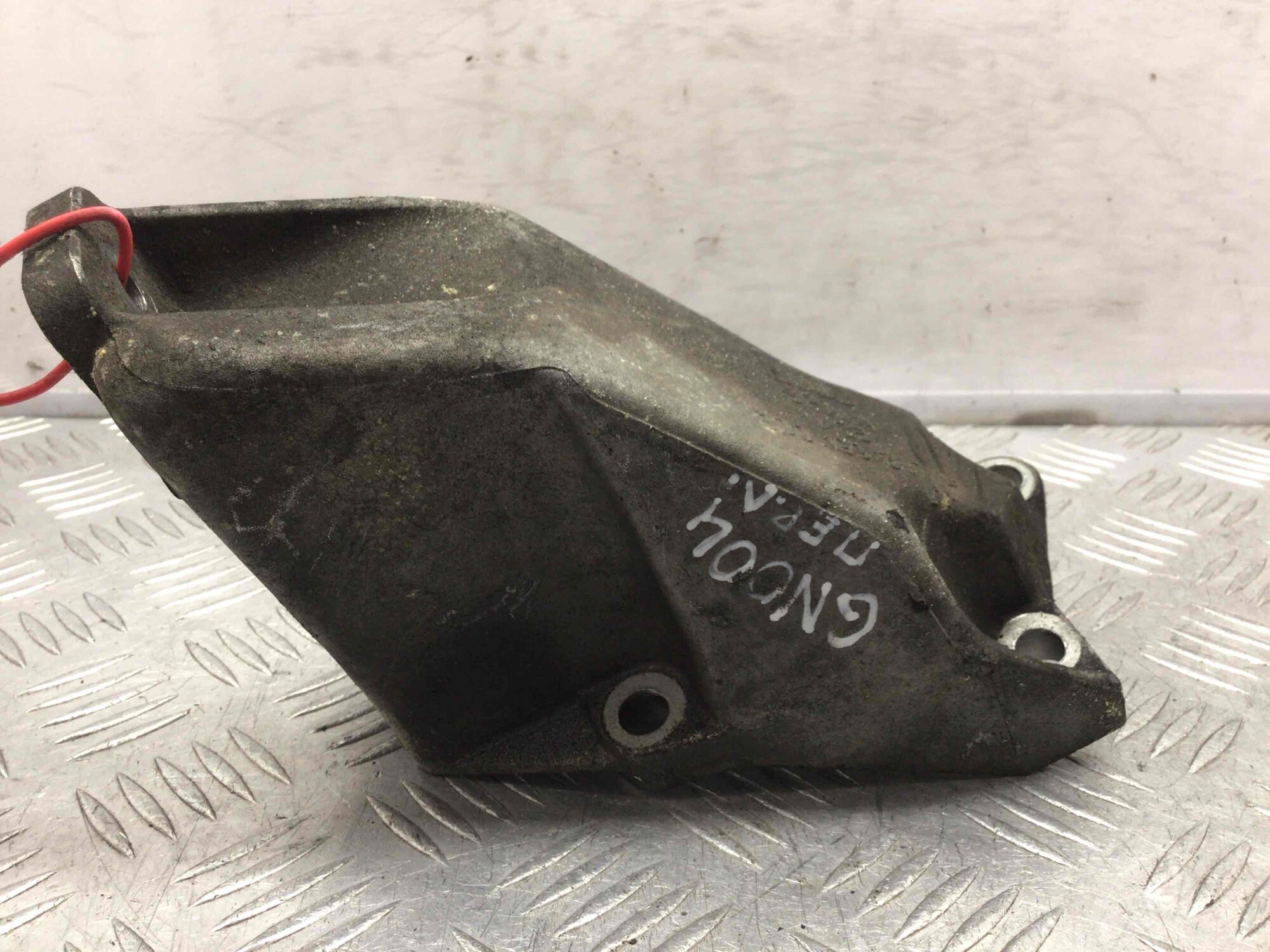 Б/У Кронштейн двигателя Volkswagen Passat B5+ [рестайлинг] (2000-2005) 2001 г.