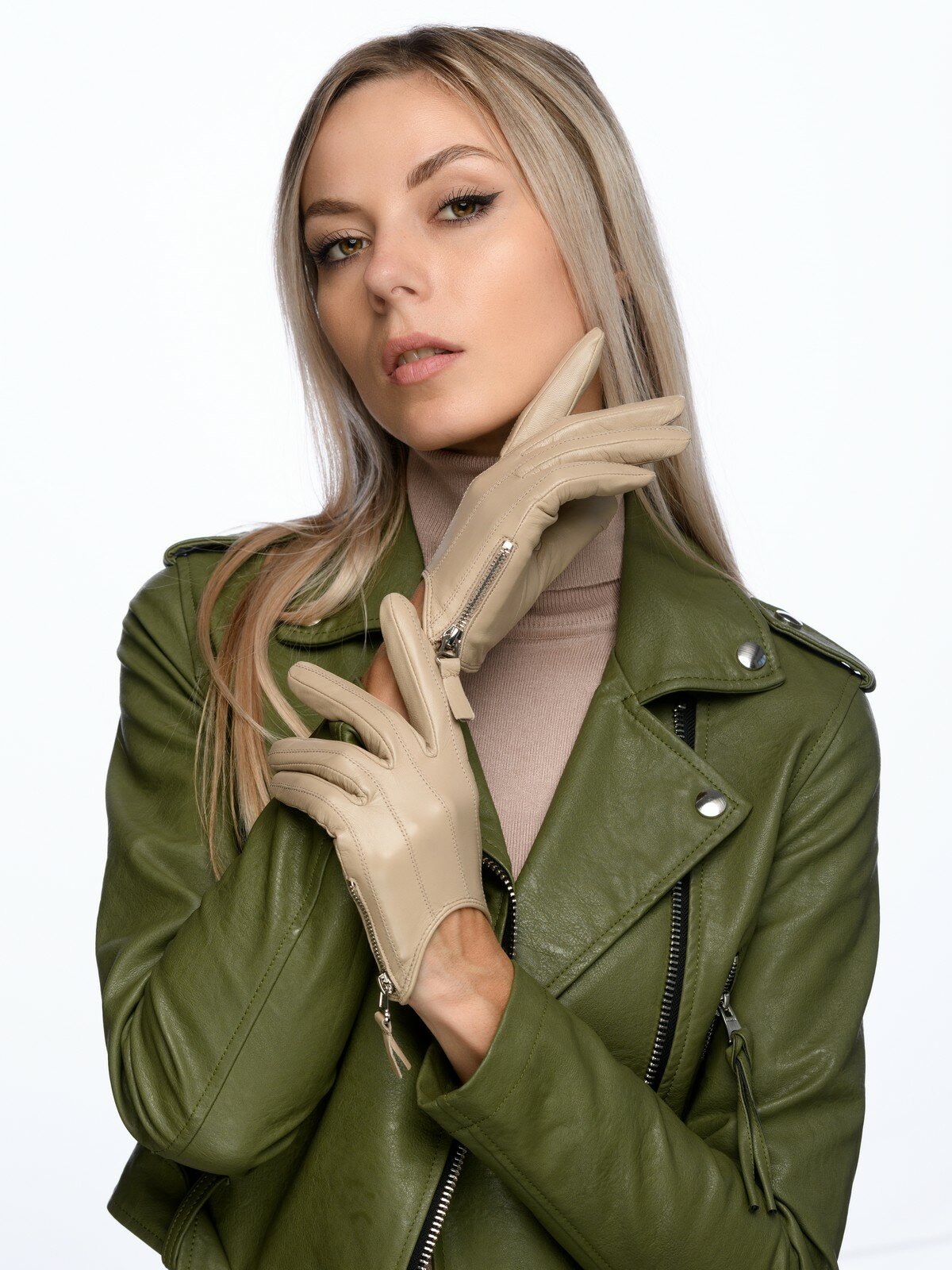 Перчатки для женщин