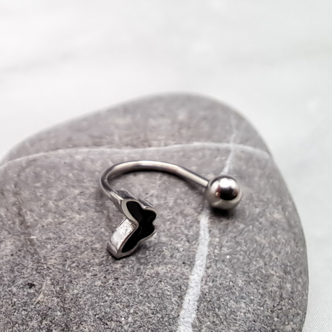 Пирсинг в бровь