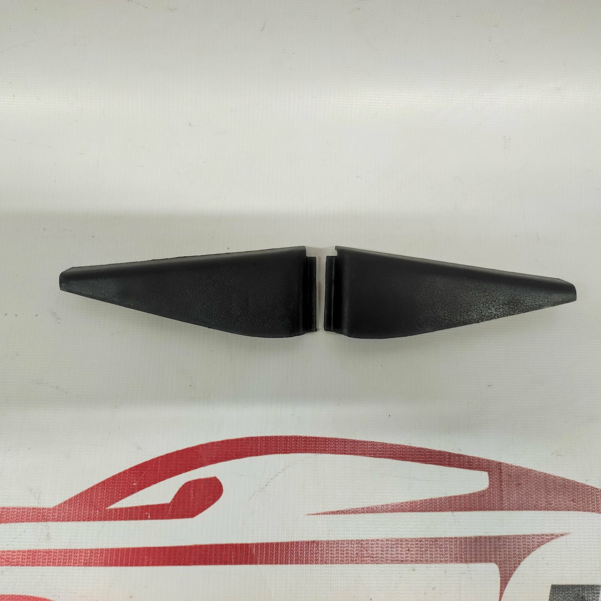 Уголок задней двери внутренний для 2111 комплект 2шт.