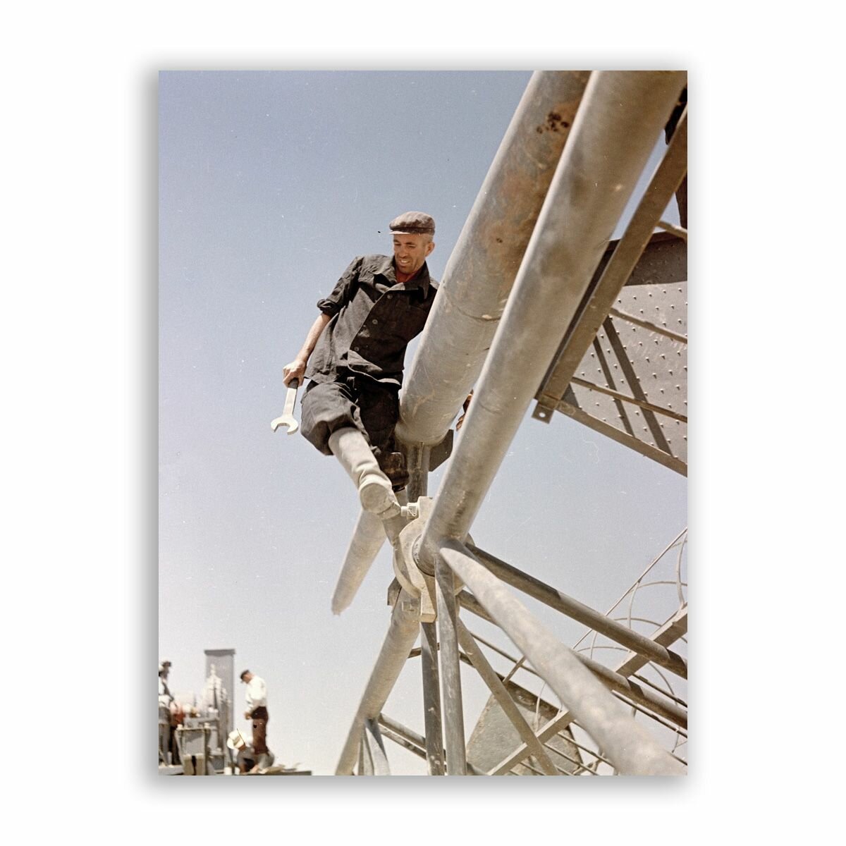 Советский постер, плакат на бумаге / Советские рабочие / Размер 30 x 40 см