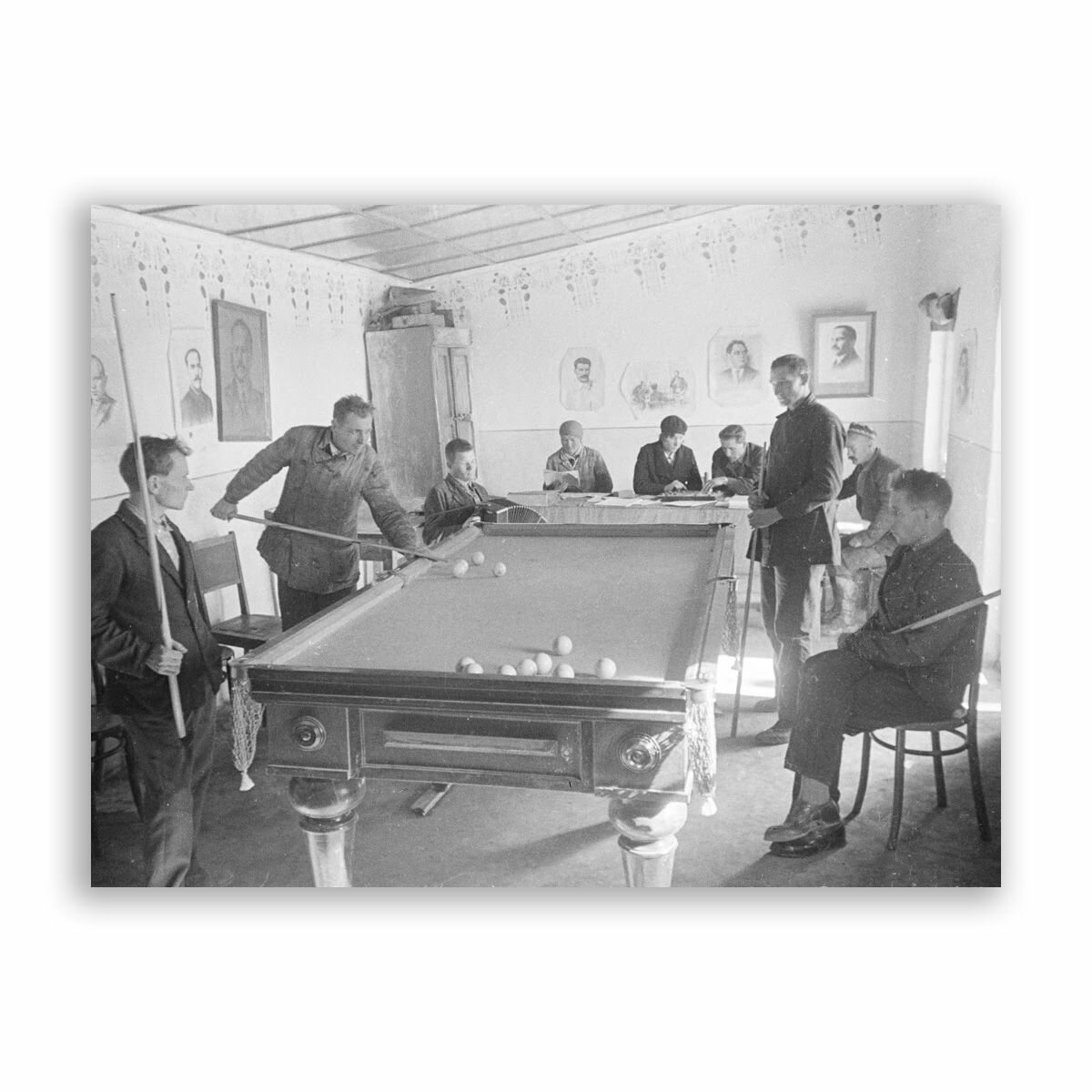 Советский постер, плакат на бумаге / Игра в бильярд / Размер 40 x 53 см