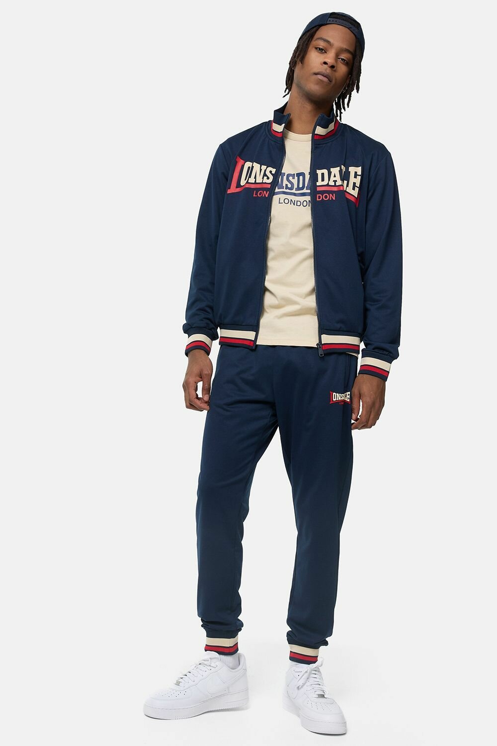 Костюм спортивный