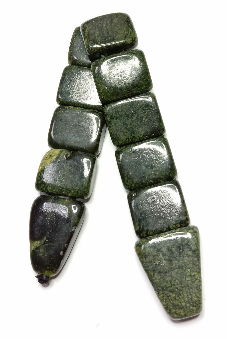 Перекидные четки из змеевика, длина 22, ширина 2,2 высота 1,8, толщина 0,7 см.
