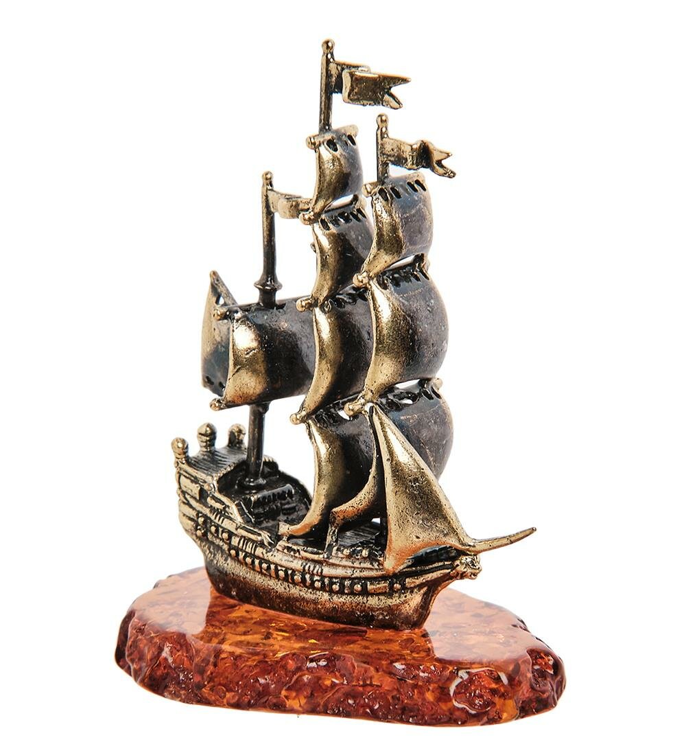 Фигурка Парусный фрегат (янтарь)