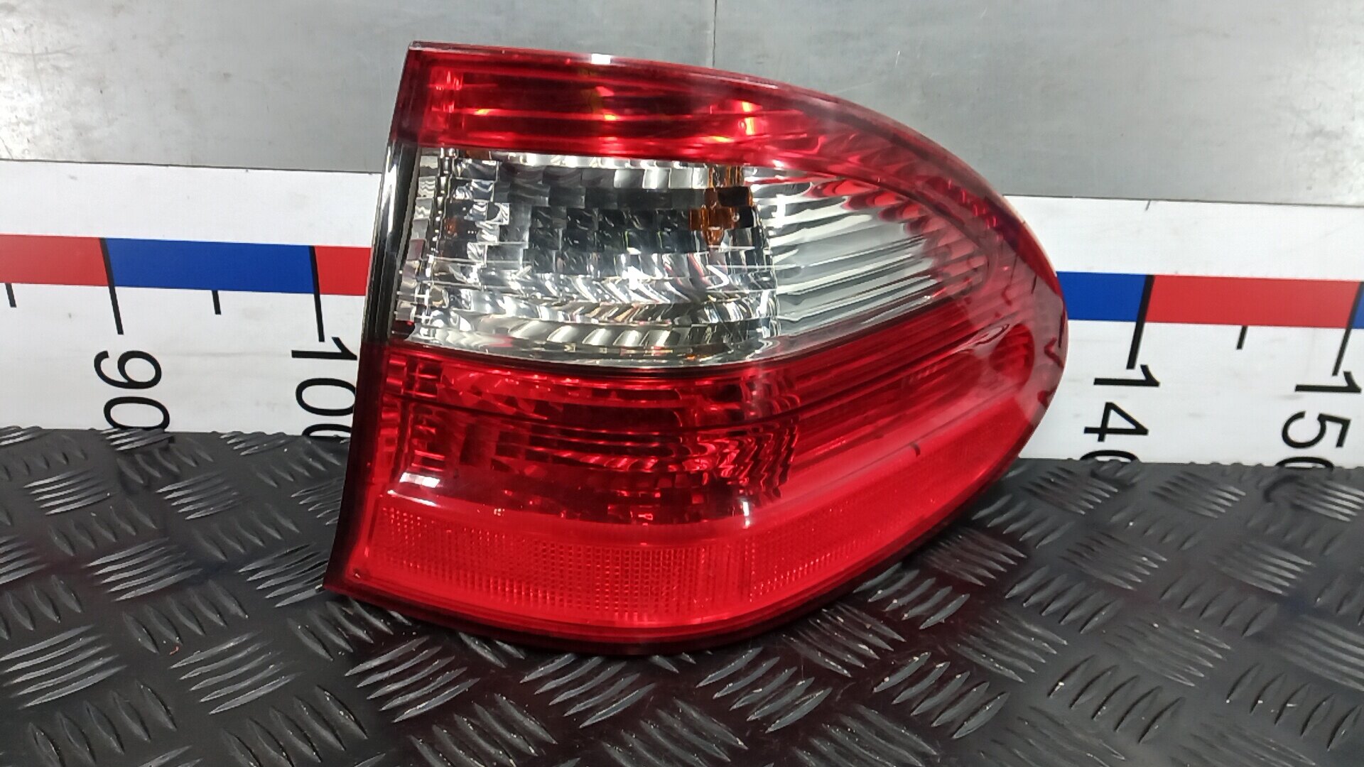 Фонарь задний правый MERCEDES BENZ E-CLASS W211