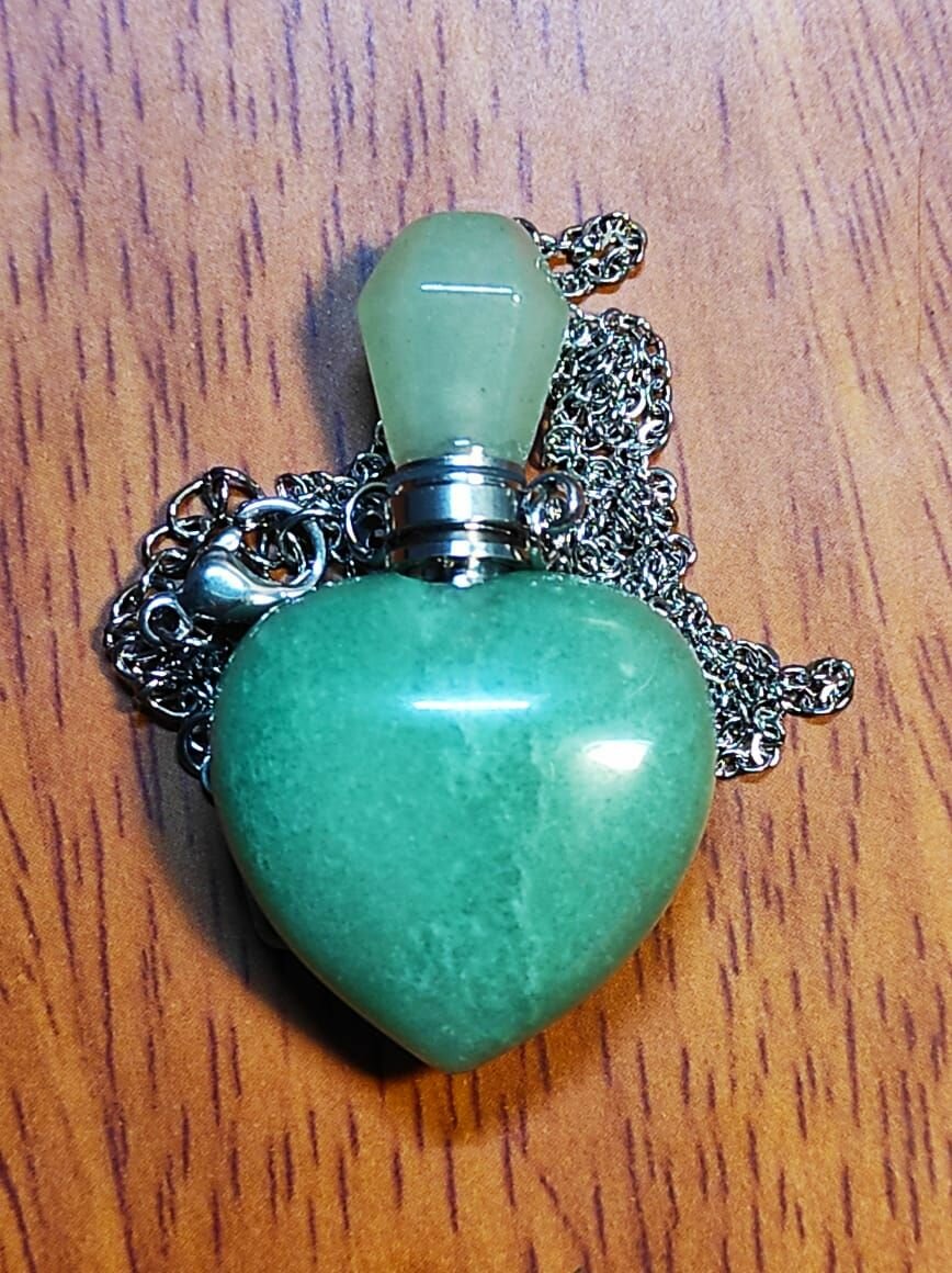 Подвеска, нефрит