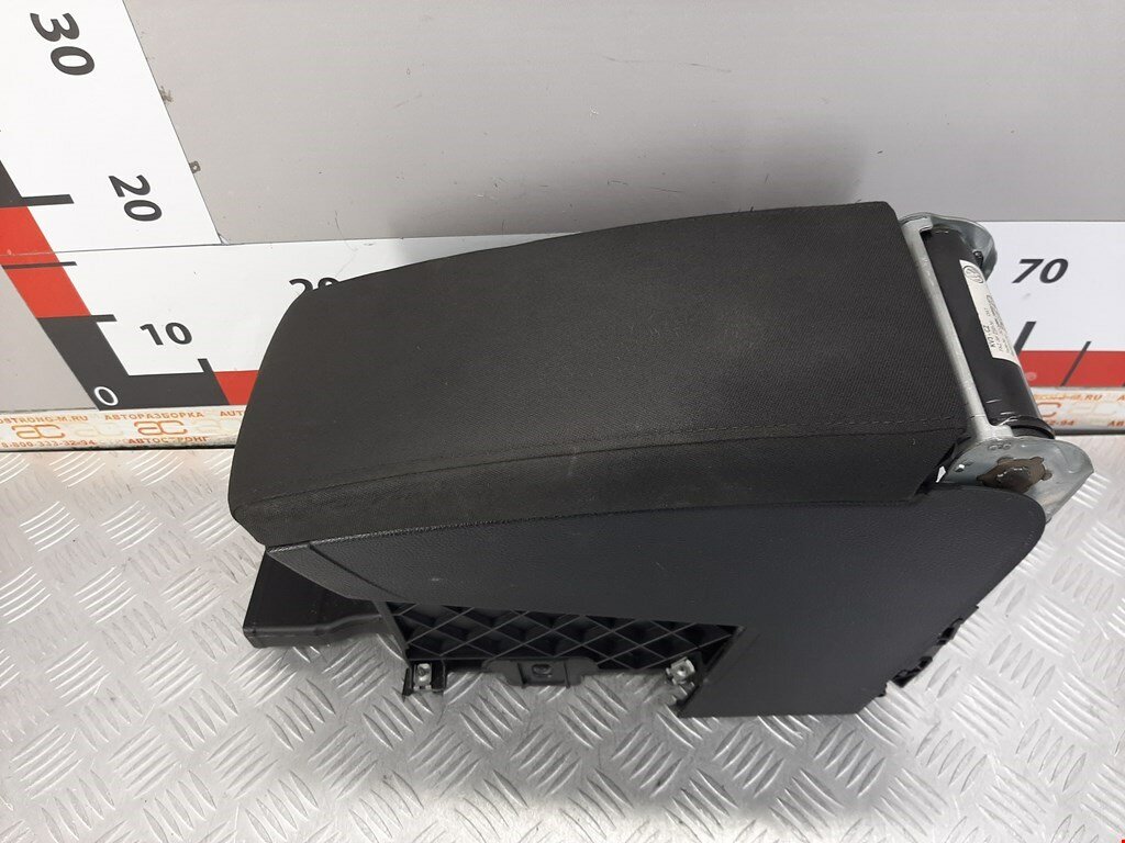 Подлокотник Volkswagen Passat 7 3C0864211B арт. 764514