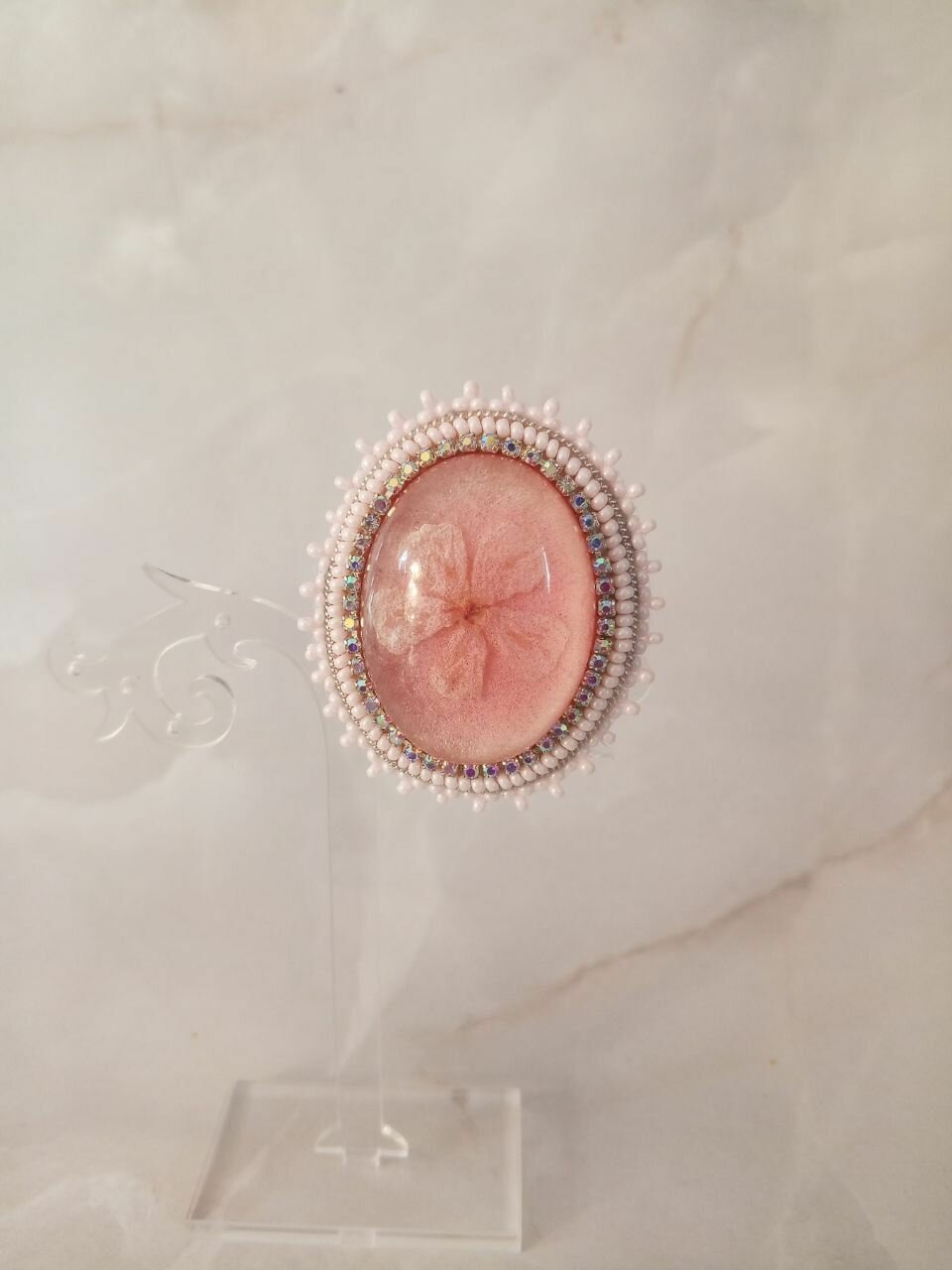 Брошь, стразы