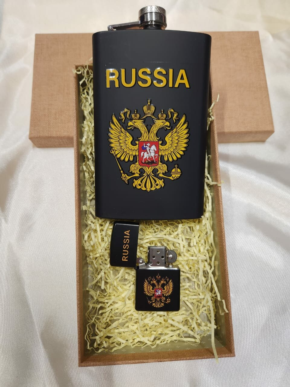 Подарочный набор мужчине "Фляга ", квадратная фляга черного цвета, надпись Россия, не заправлена