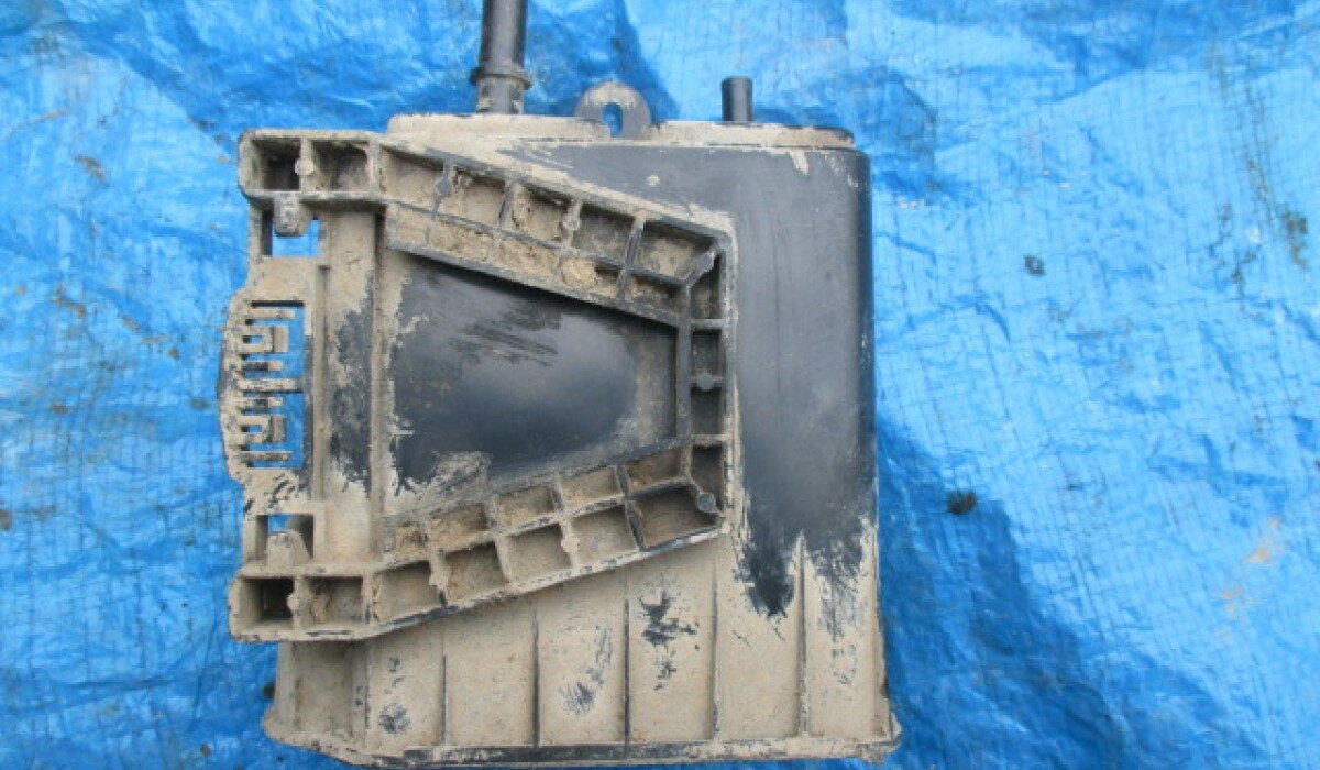 Абсорбер (фильтр угольный) Focus I Ford 95BB9D655AB