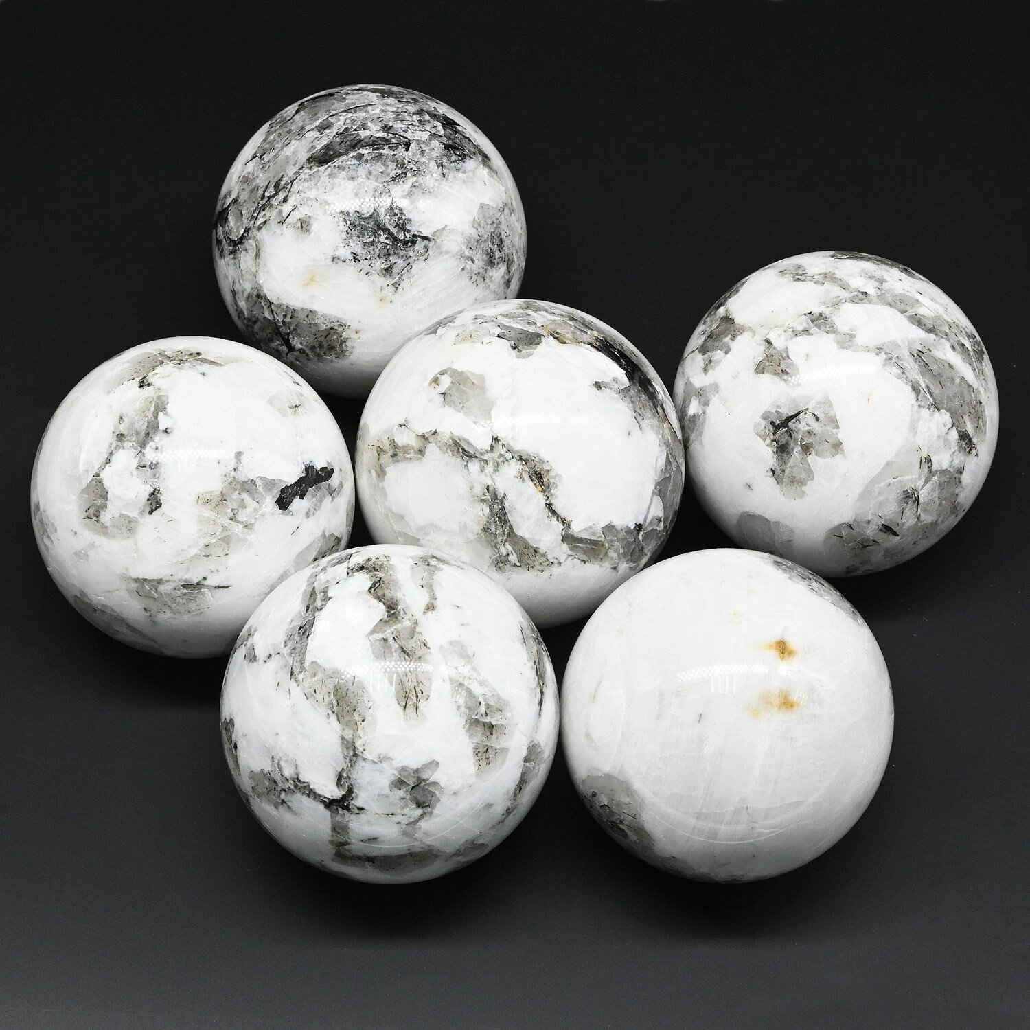 Адуляр шар диаметр 48-49мм .