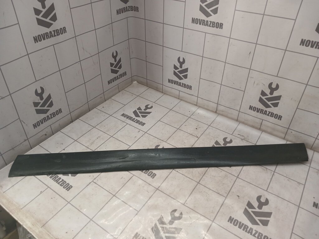 Молдинг передней правой двери VW Passat B5 96-00