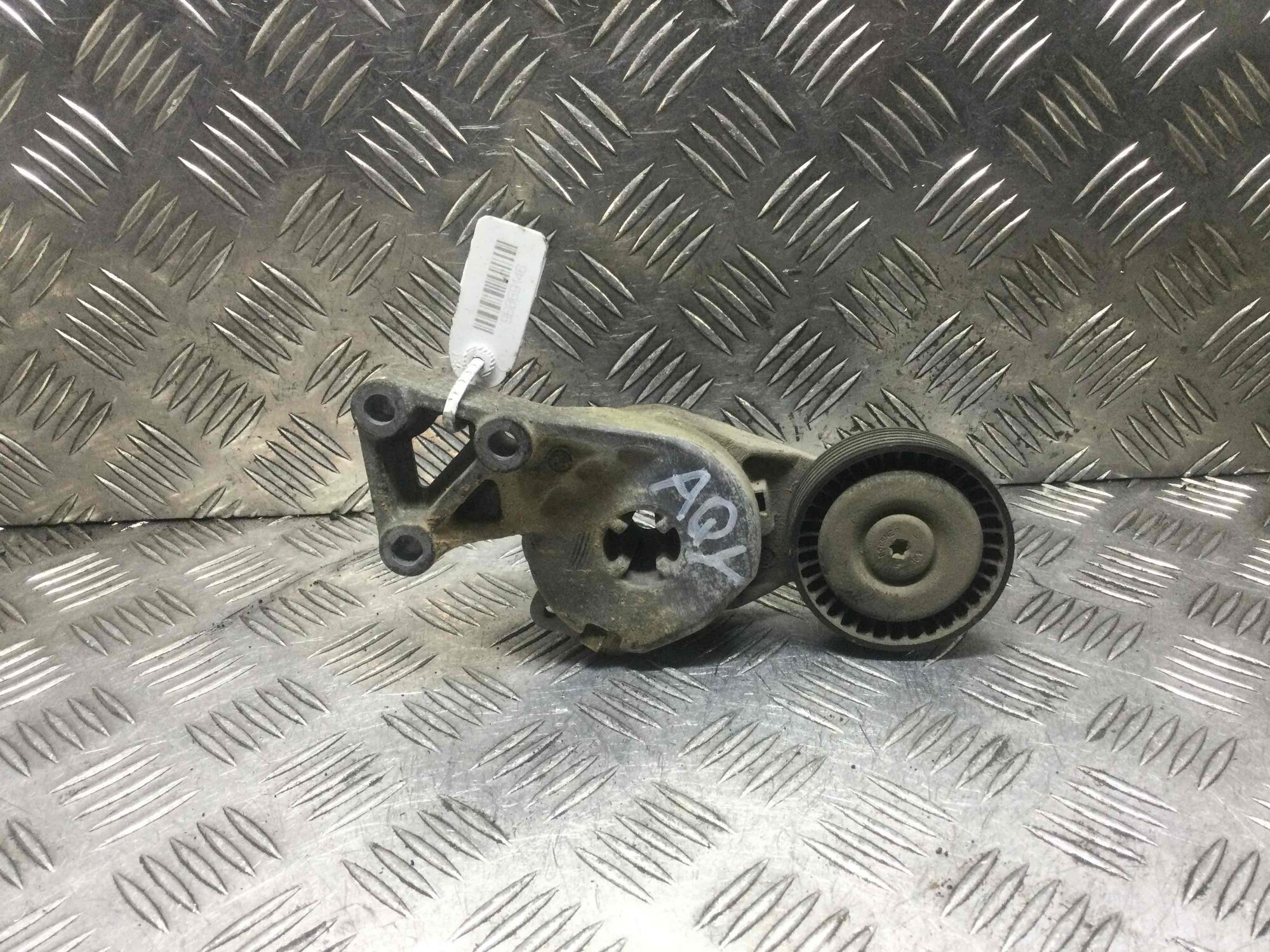 Б/У Натяжитель ремня генератора Volkswagen Beetle A4 (1997-2005) 2001 г.