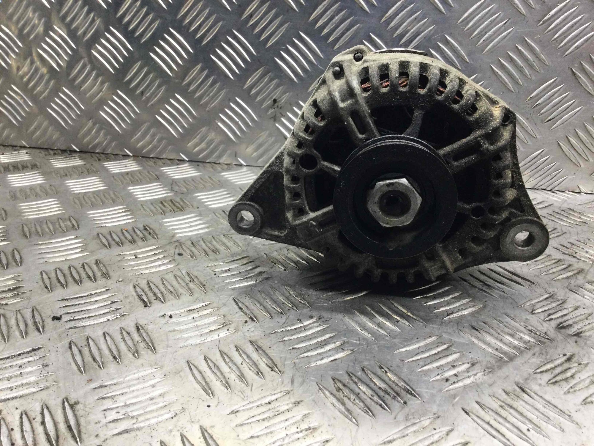 Б/У Генератор Nissan Micra K12 (2002-2010) 2004 г.