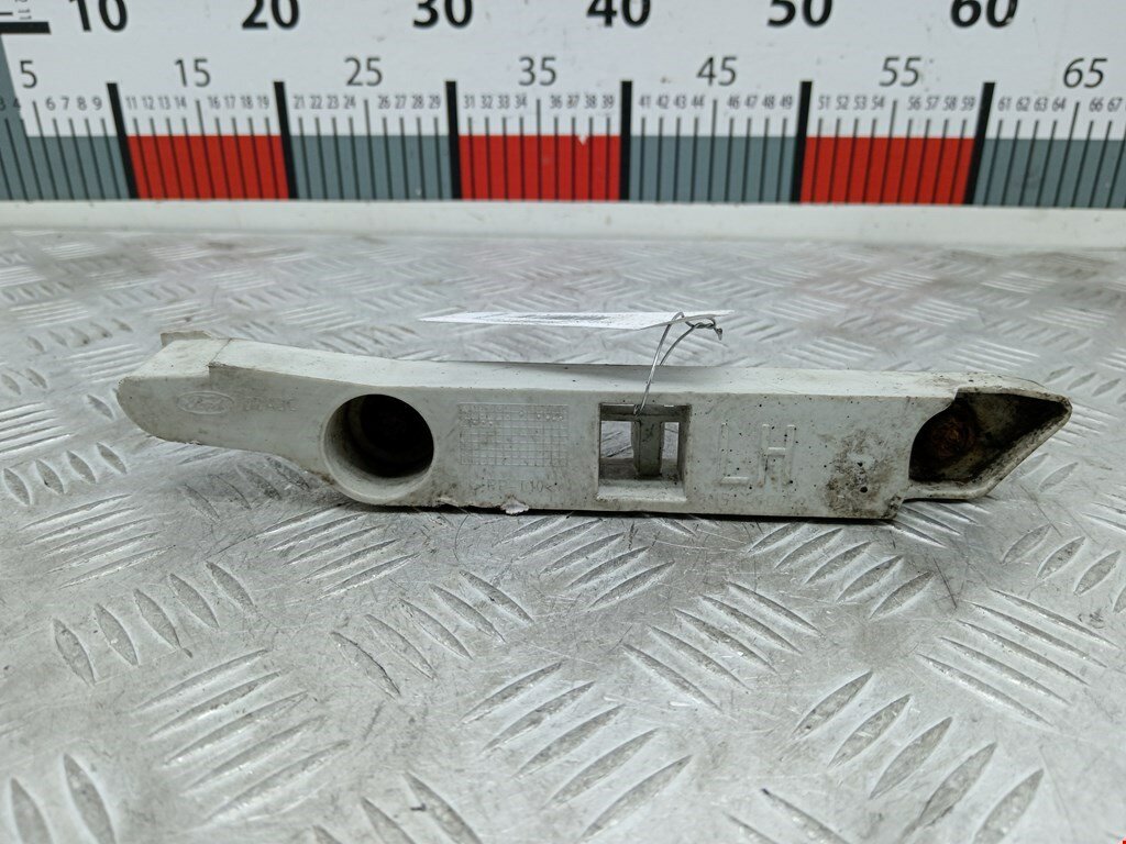 Кронштейн (крепление) переднего бампера правый Ford Focus 2 1846998 арт. 1958993