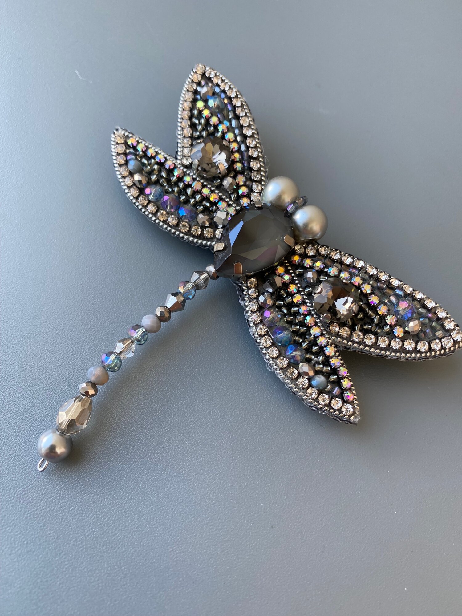 Брошь, жемчуг Swarovski синтетический, кристаллы Preciosa, хрусталь