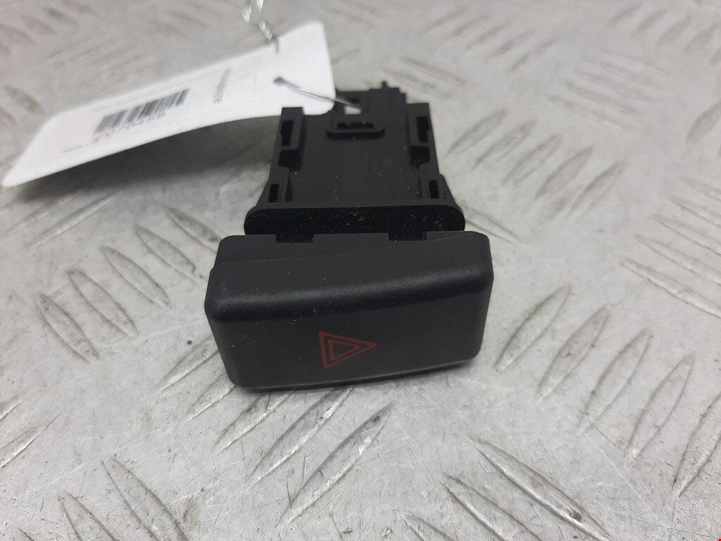 Кнопка аварийной сигнализации Mazda 3 BK BP4K664H0 арт. 2070459