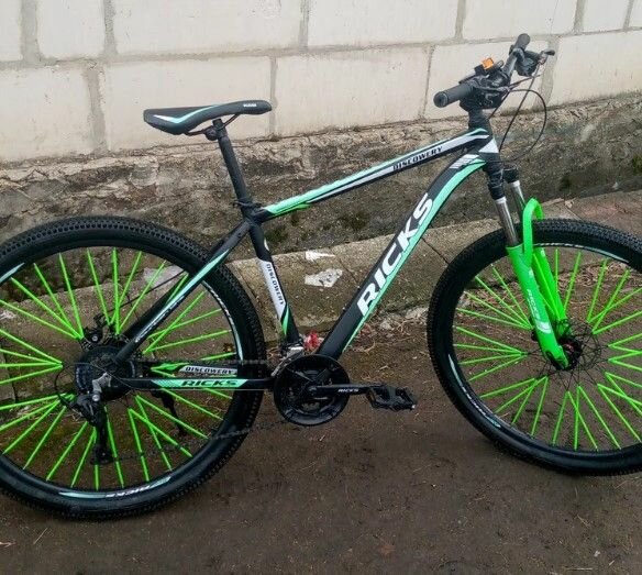 Накладки (защита) на спицы велосипедов и питбайков зеленые, комплект на 2 колеса