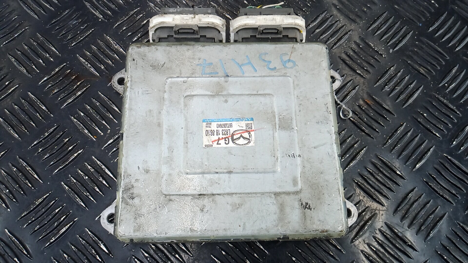 Блок управления двс MAZDA 5 1, Номер l82318881d