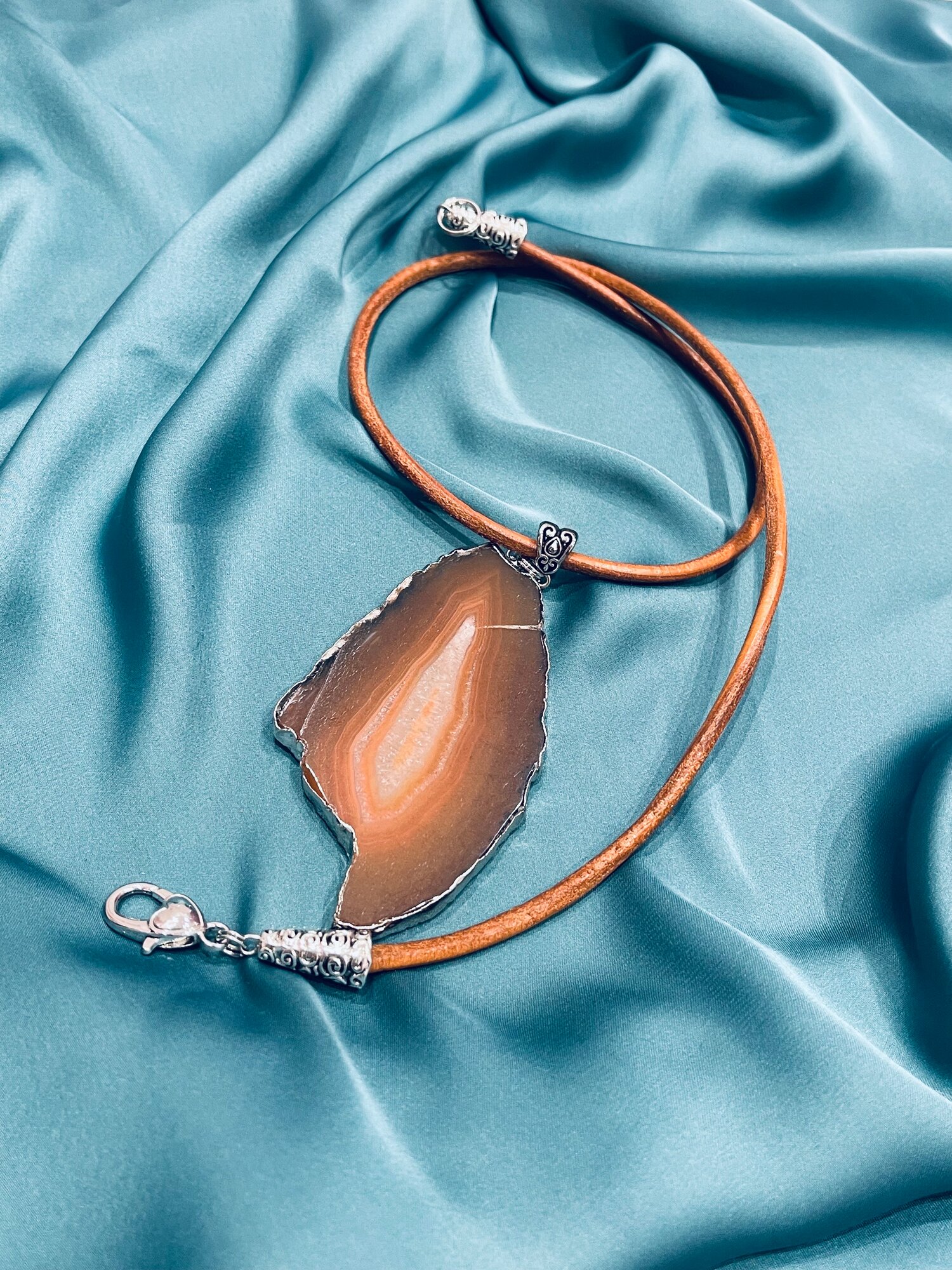 Колье, сердолик