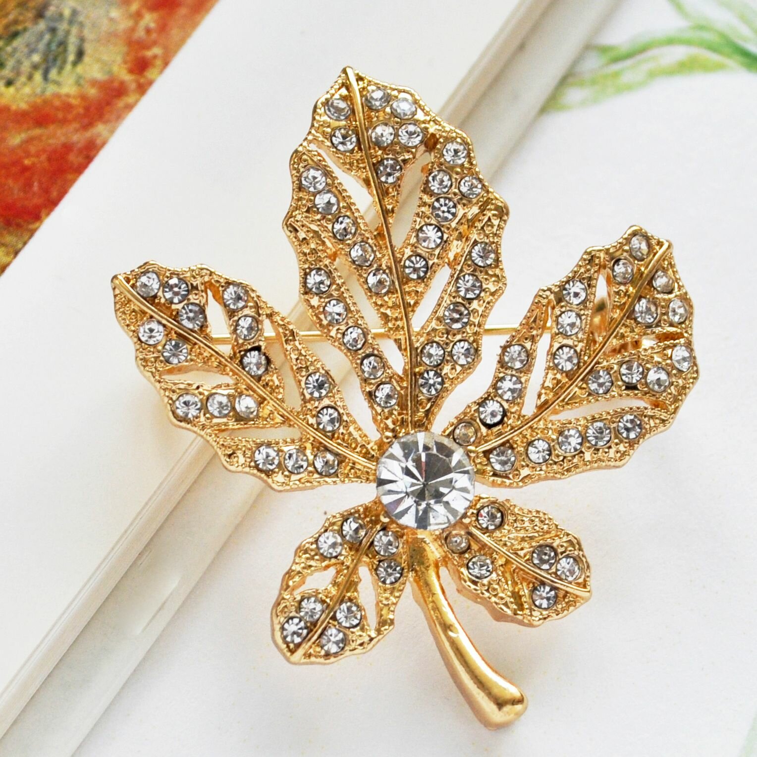 Брошь, кристалл