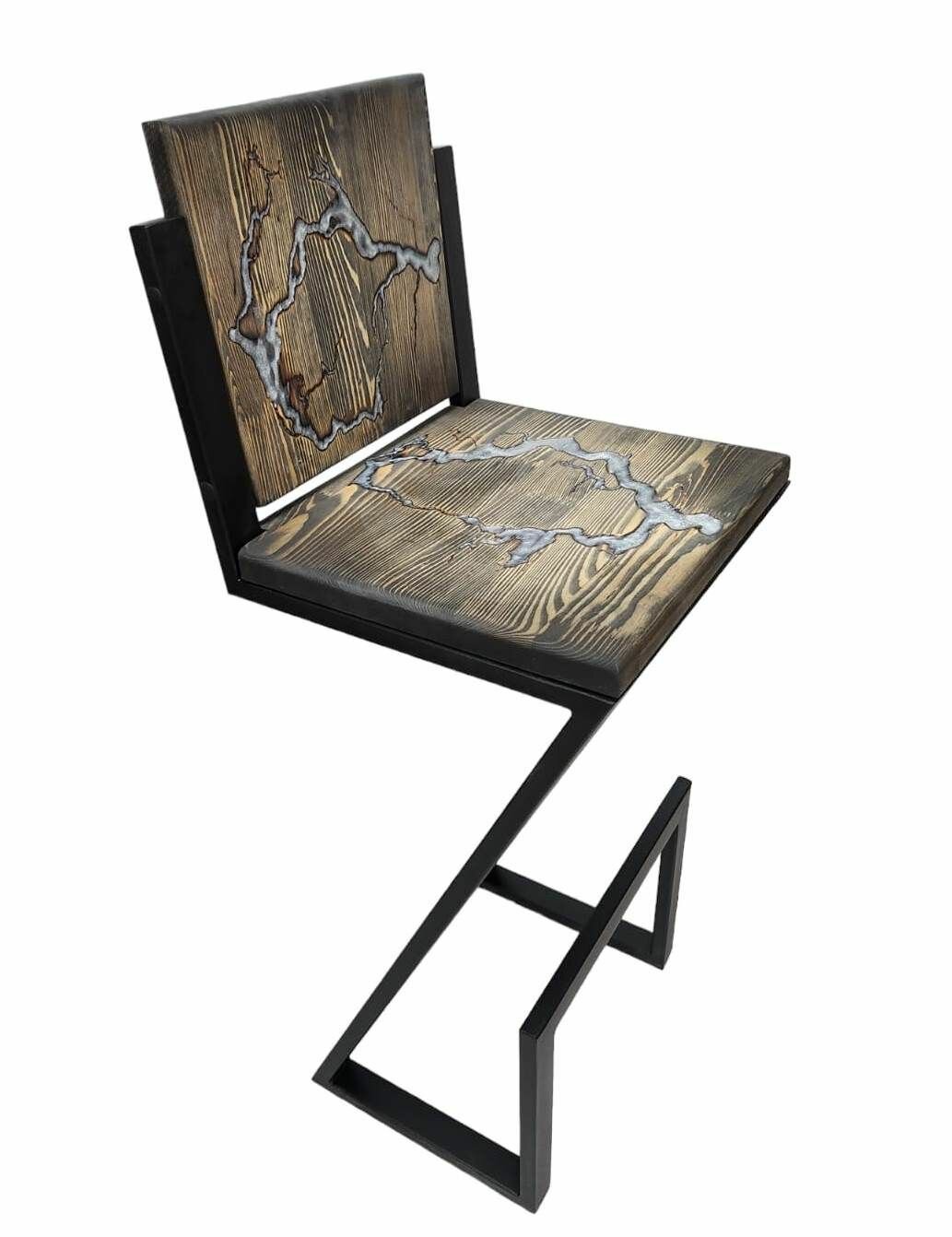 Барный стул из массива сосны цвета эбеновое дерево с серебряными молниями на металлических черных ножках, 35х40х107