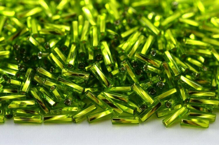 Бисер чешский PRECIOSA стеклярус 57220 7мм витой салатовый, серебряная линия внутри, 50г