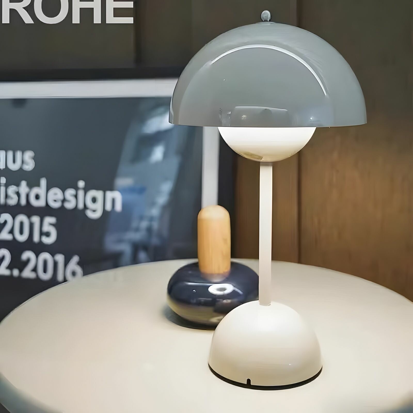 Настольная лампа, трехцветный свет, сенсорный выключатель, свободная регулировка яркости освещения