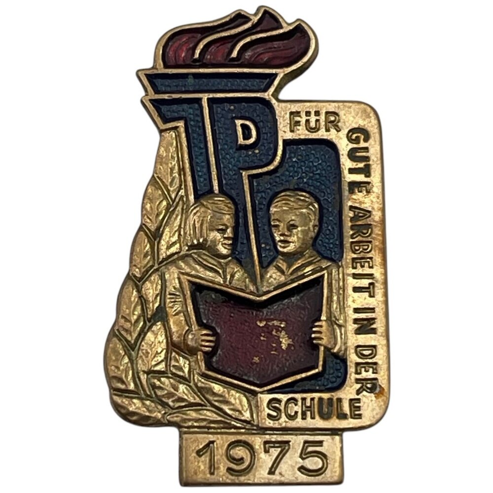Знак "За хорошую работу в школе" Германия (ГДР) 1975 г. (булавка)