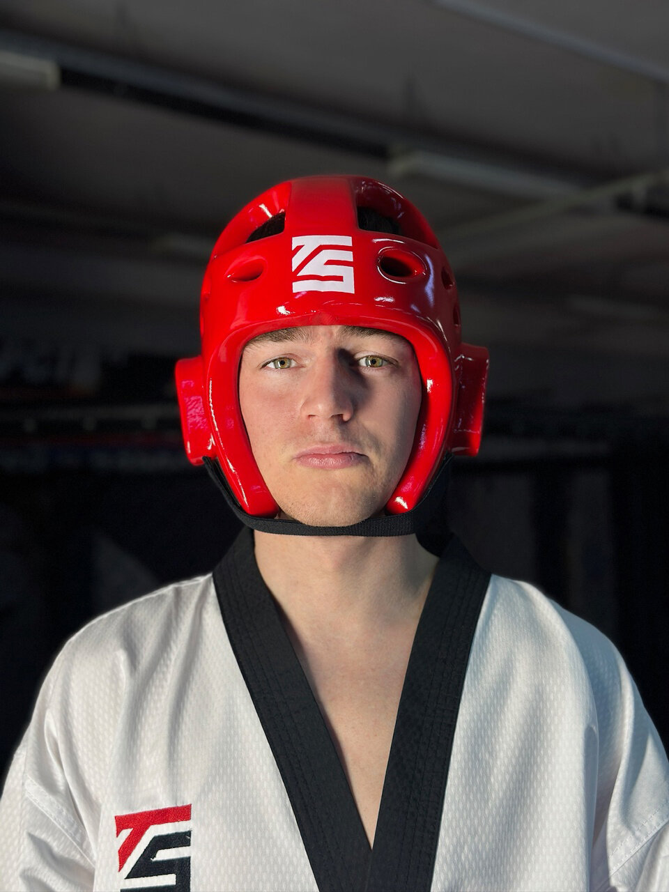 Шлем тхэквондо Tomorrow Star красный (XS)