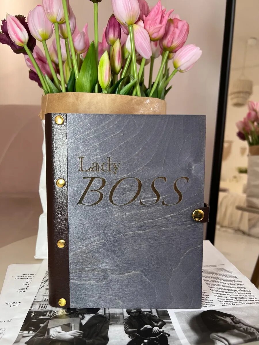 Ежедневник деревянный ручной работы Леди Босс