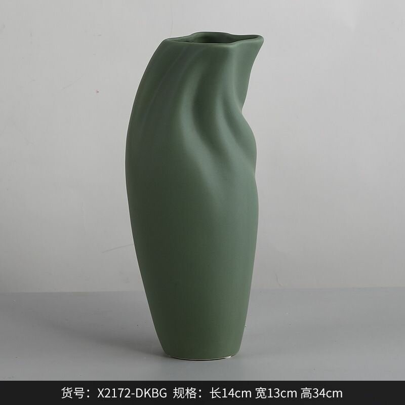 Простой скандинавский керамический вазон в стиле Моренди для декорации.