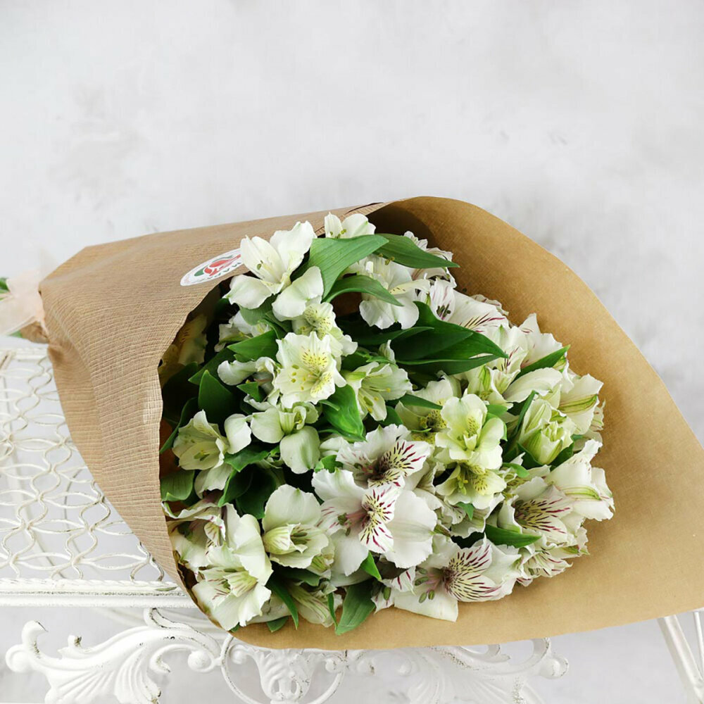 Монобукет Букет Маркет "Дружба", альстромерии, 11шт, высота 60см, крафт-упаковка