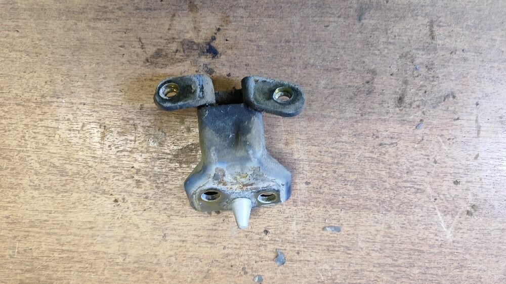 Петля двери задней левой верхняя Kia Sportage I 0K01873210