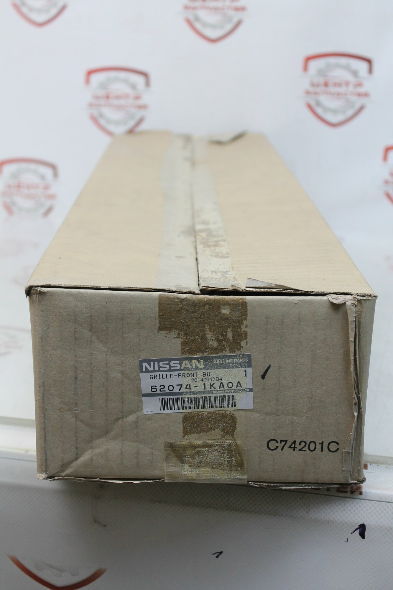 Решетка радиатора правая NISSAN 620741KA0A