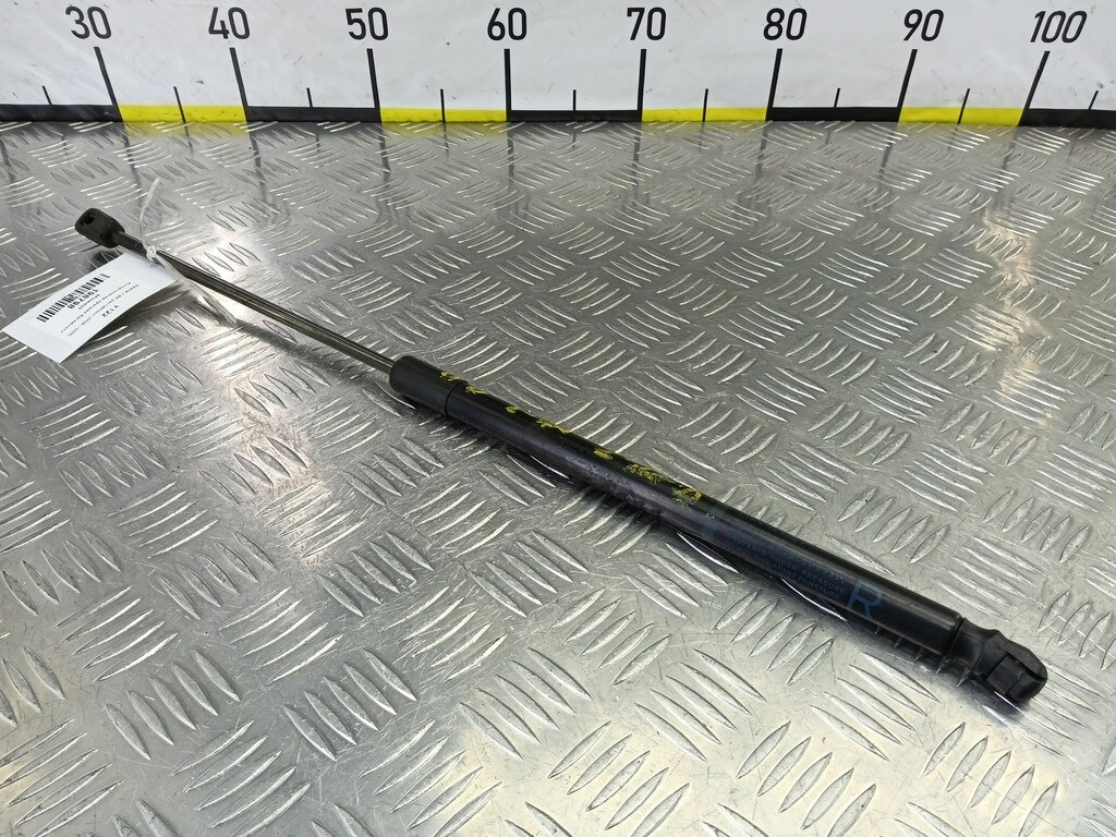 Амортизатор крышки багажника Б/У для MAZDA 3 BK рестайлинг (2006—2009) BP4K62620F