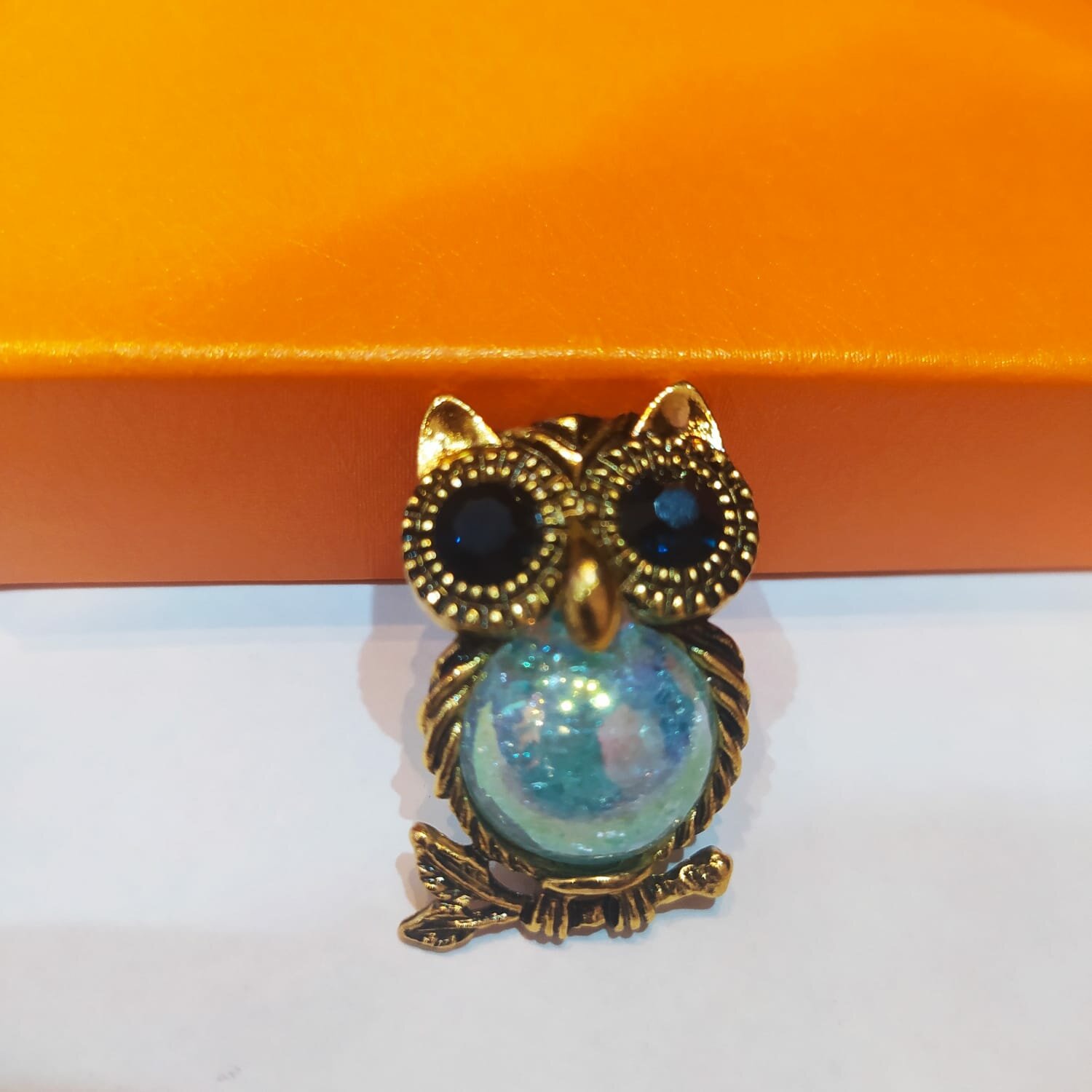 Брошь, стразы