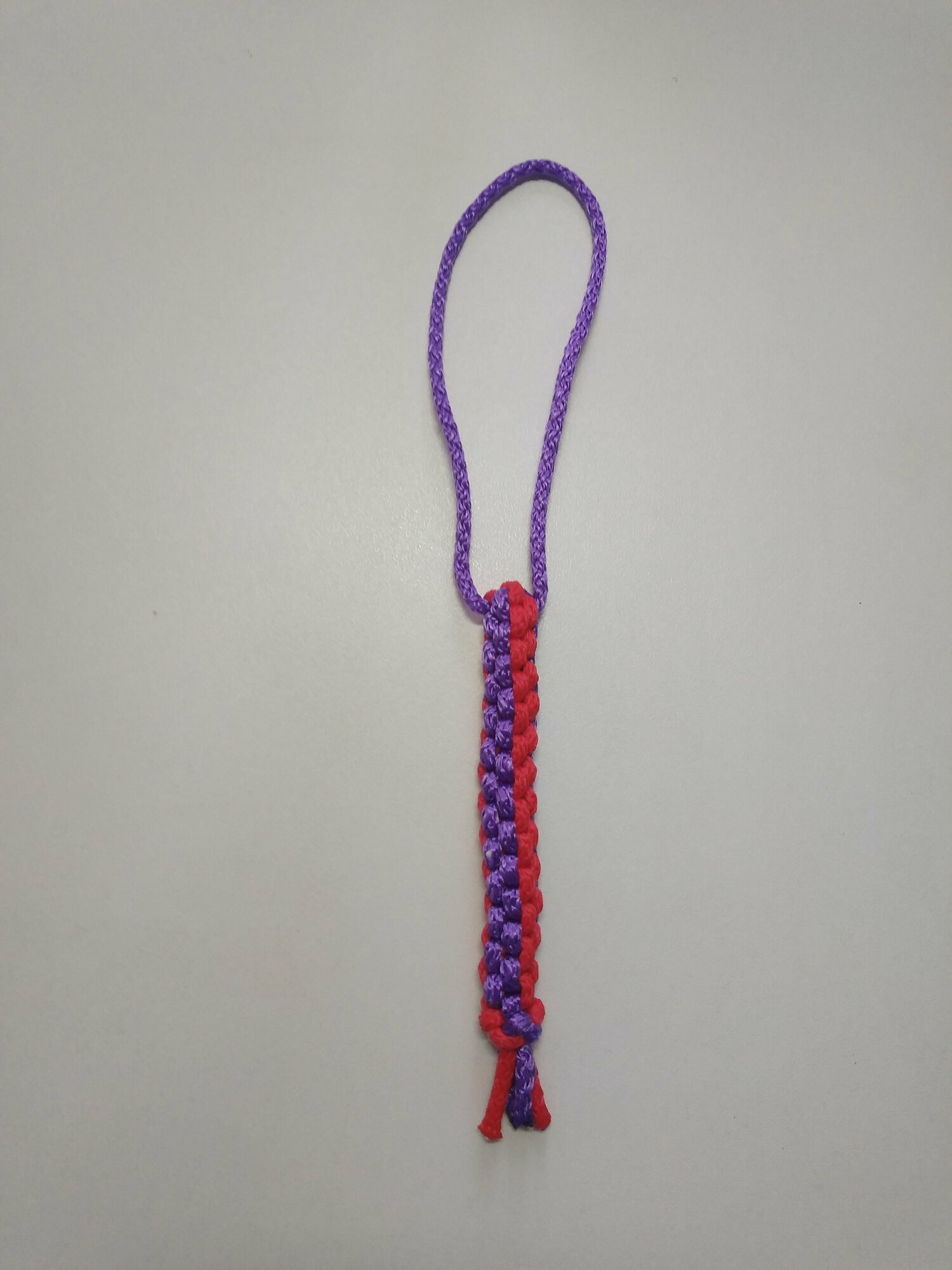 Темляк Pine Art "Square Stitch", для ножей, стильный дизайн, фиолетовый, красный