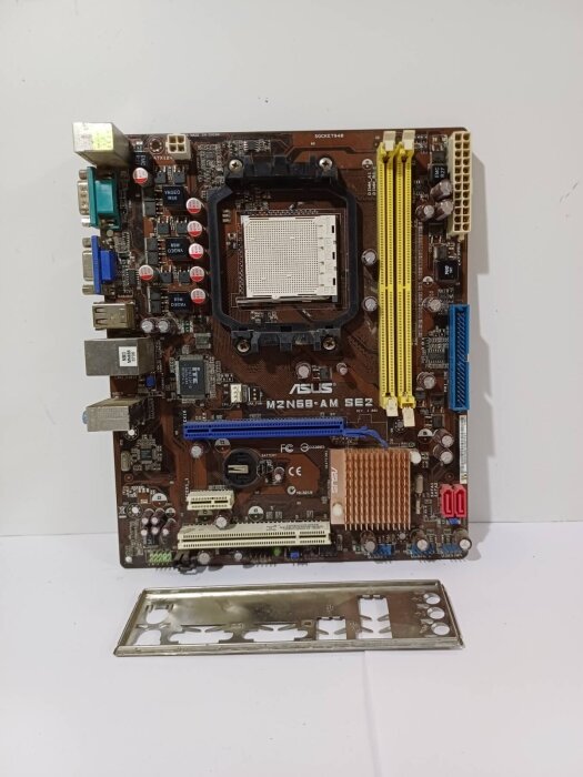 Материнская плата AM2 Asus M2N68-AM SE2