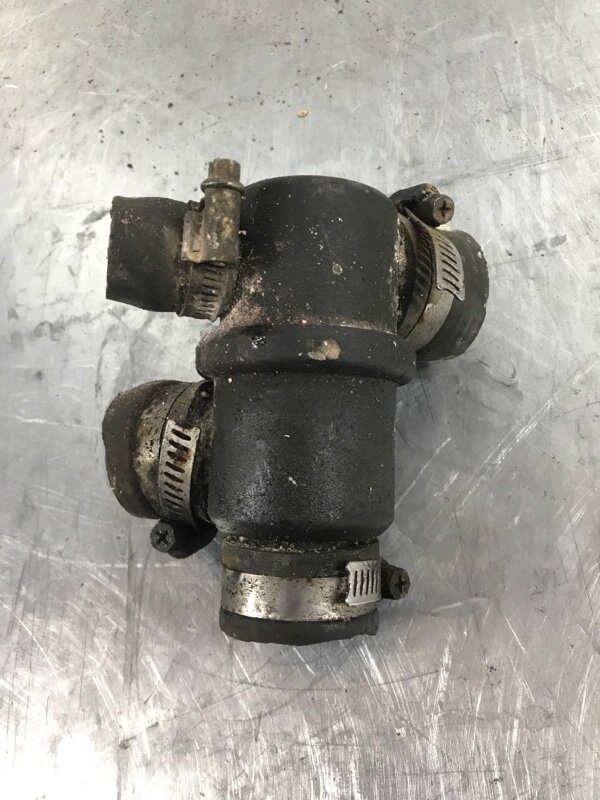 Корпус термостата Лада 1111 Ока 1111 ВАЗ-11113 1987 (б/у) 2108130601010