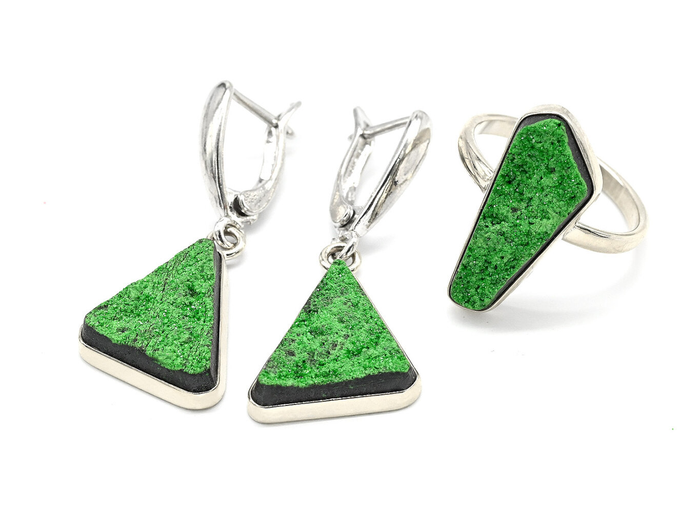 Комплект бижутерии: серьги, кольцо, гранат