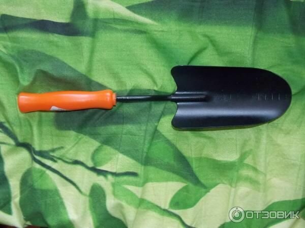 Совок посадочный с пластмассовой ручкой (Арти)