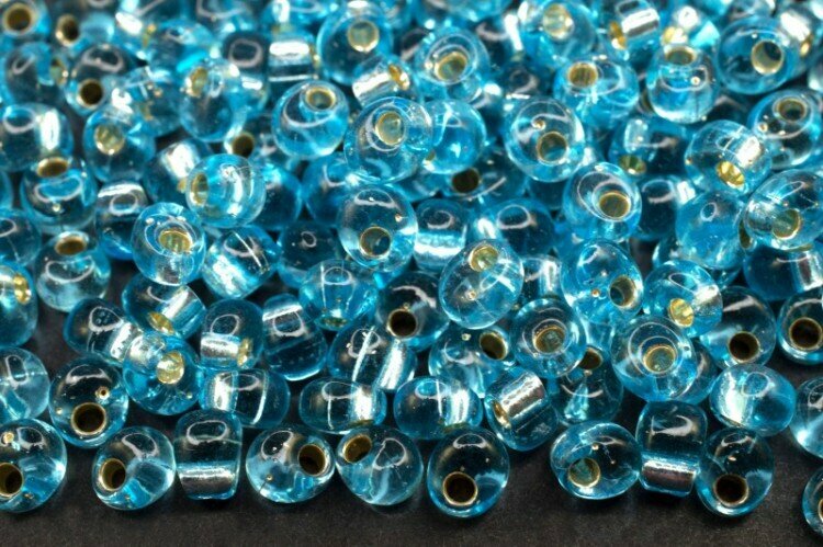 Бисер японский MIYUKI Magatama 4мм #0018 вода, серебряная линия внутри, 10 грамм